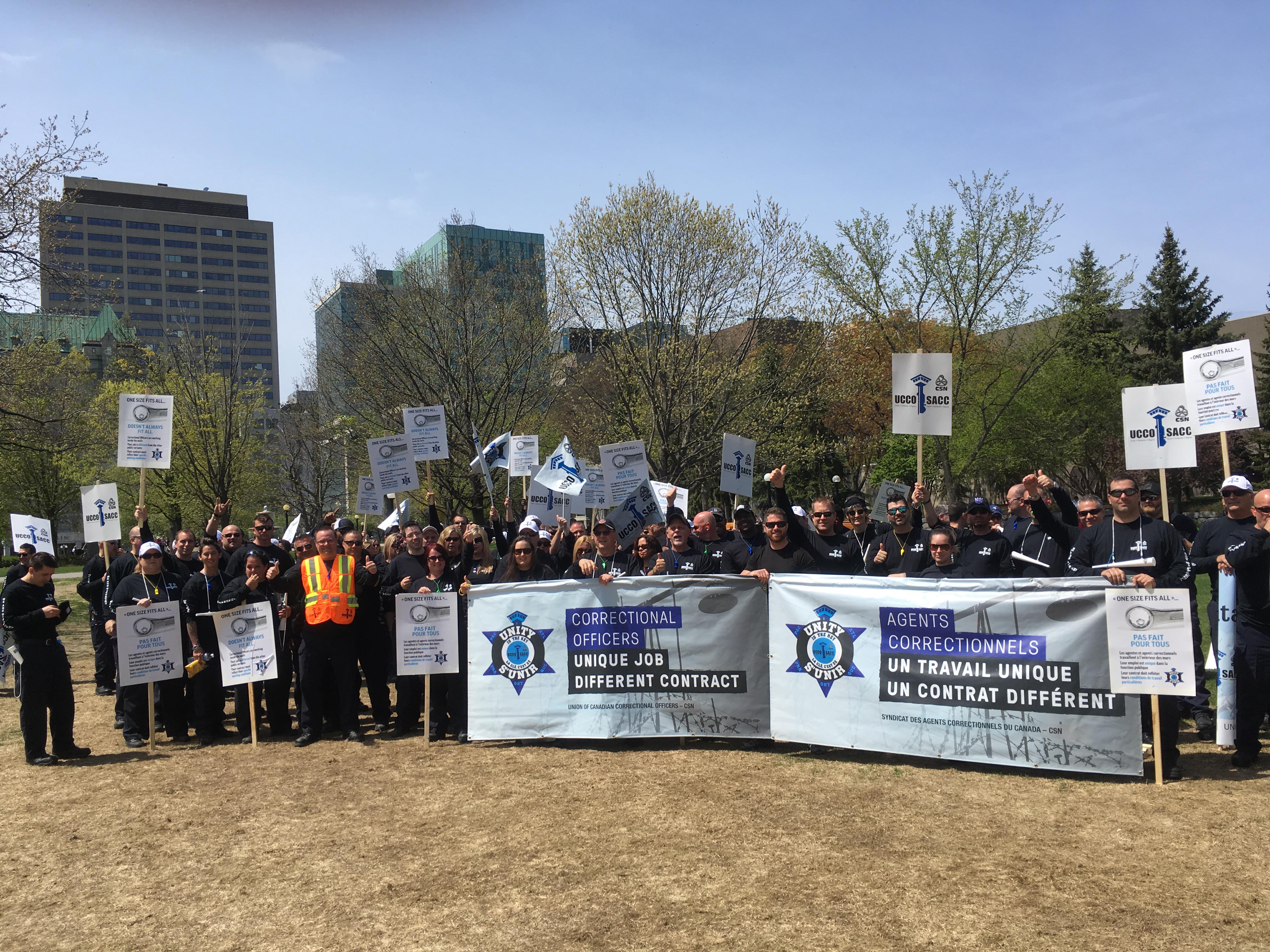 Les agents correctionnels du Canada manifestent pour la reconnaissance ...